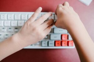 How to build a custom mechanical keyboard: A Beginner's Guide